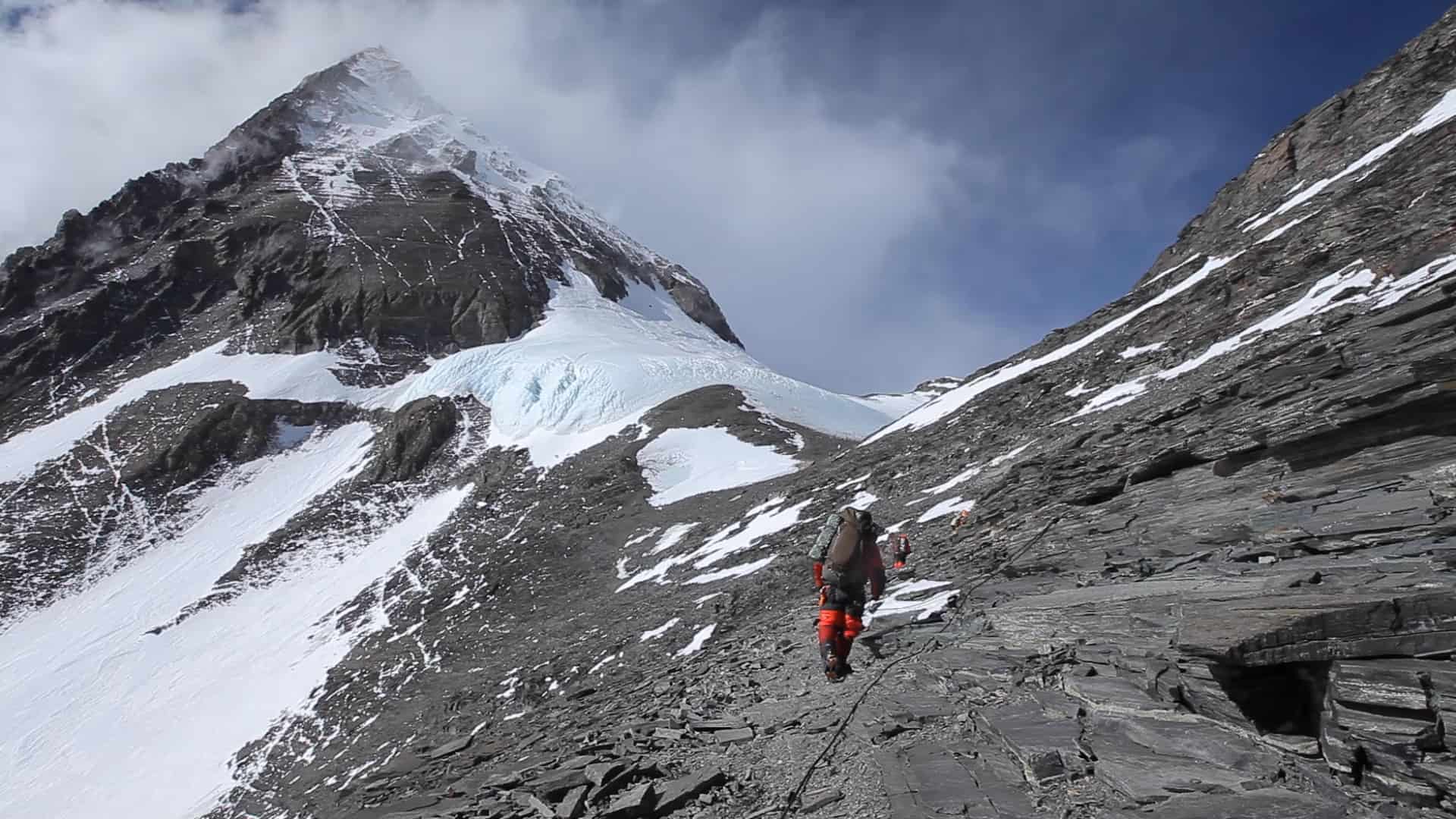Climber making his way to camp 4 with the final Everest pyramid in ...